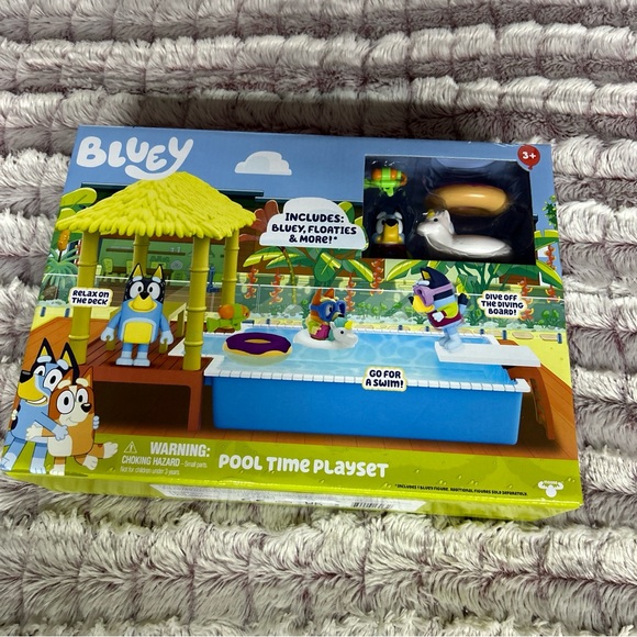 Bluey | Toys | Bluey Pool Playset And Figure 253 Inch Articulated ...